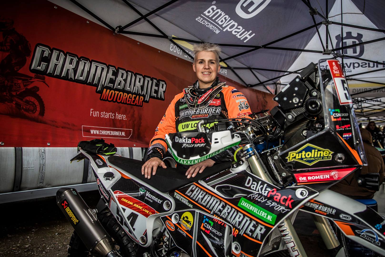 Mirjam Pol, Taye Perry, Fernando Kanno- 3 Women lining up for Dakar ...